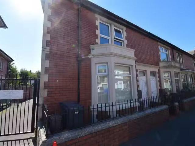 Charming 1 BA 1 bedroom ground floor flat for rent in Clydach.