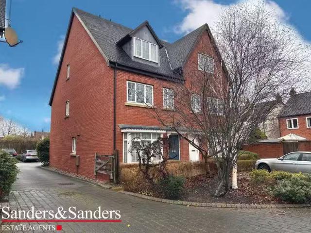Unique 1 BA 1 bedroom ground floor flat for rent in Flax Close.