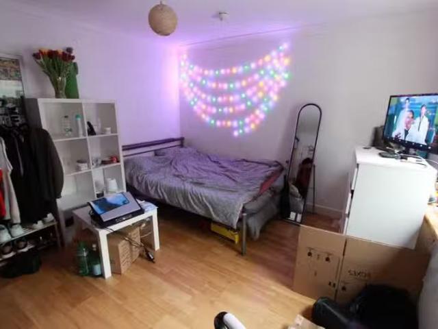 Cozy 1 BA 1 bedroom house of multiple occupation for rent in G.