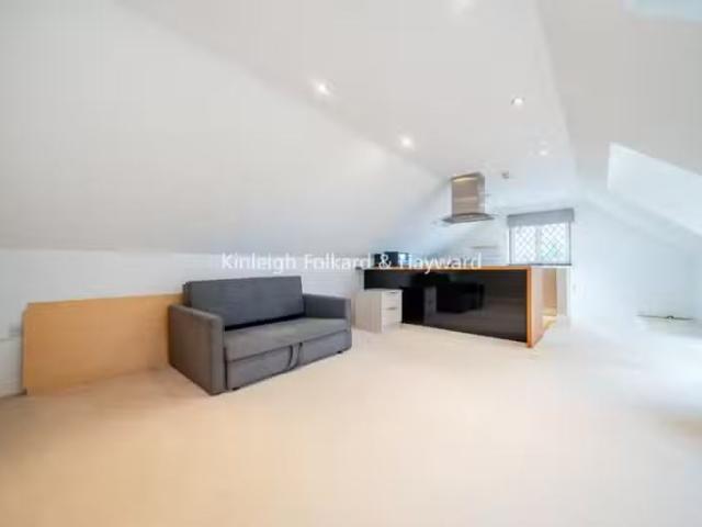 Just in! 1 BA 1 bedroom house for rent in Croydon Road, Keston.