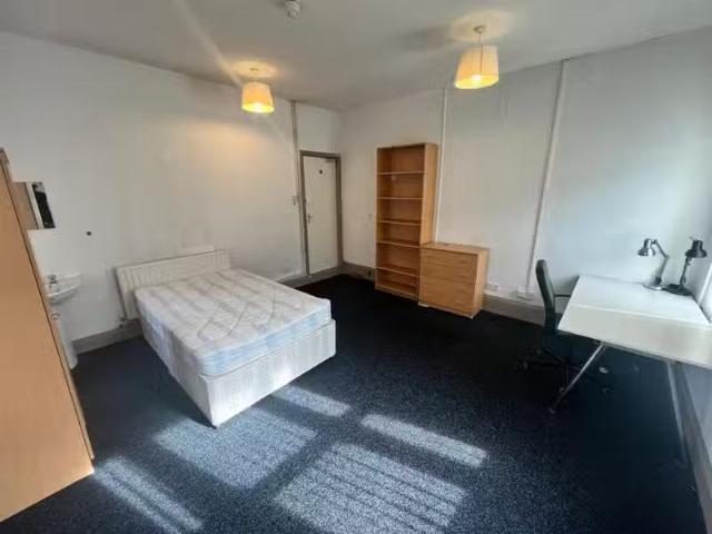 Cheap 1 BA 1 bedroom house share for rent in Melbourne Road, C.