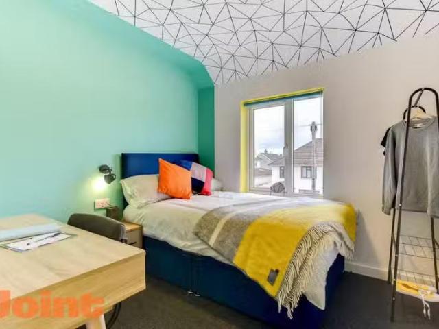 Cozy 1 BA 1 bedroom house share for rent in Bishop Manor Road.