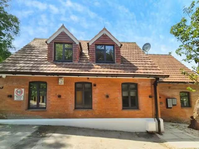 Cozy 1 BA 1 bedroom house share for rent in Preston Road, Yeov.