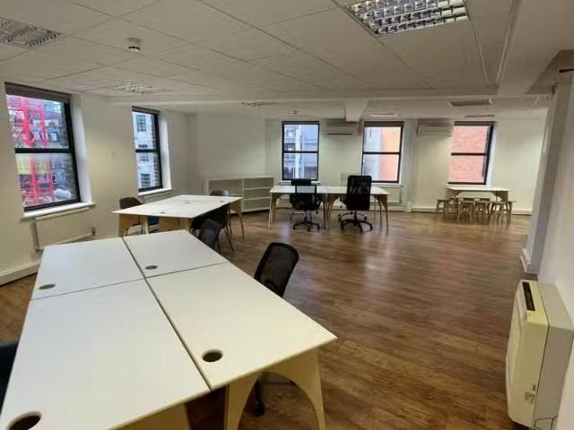 Cheap 1 BA 1 bedroom property for rent in Clifton Street, Lond.
