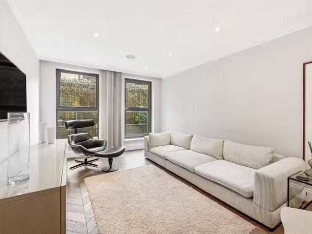 New 1 BA 1 bedroom property to let in Ebury Bridge Road, Londo.