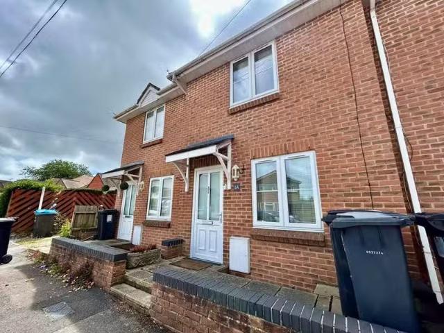 Cozy 1 BA 1 bedroom terraced house for rent in Minstead Road.