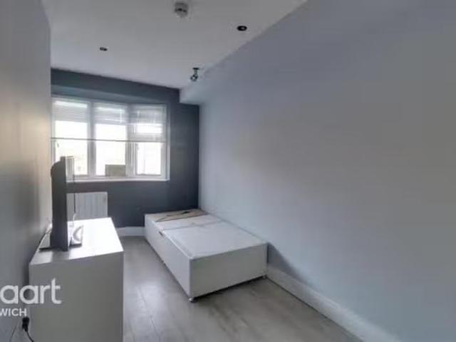 Rental! 1 BA 1 bedroom terraced house for rent in Tacket Stree.