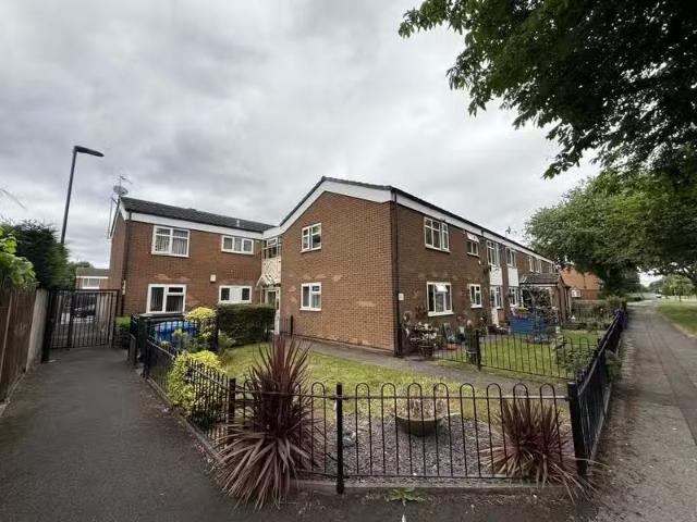 Rental! 1 BA 2 bedroom maisonette for rent in Cadbury Drive, C.