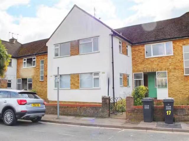 Cozy 1 BA 2 bedroom maisonette for rent in Station Close, Broo.