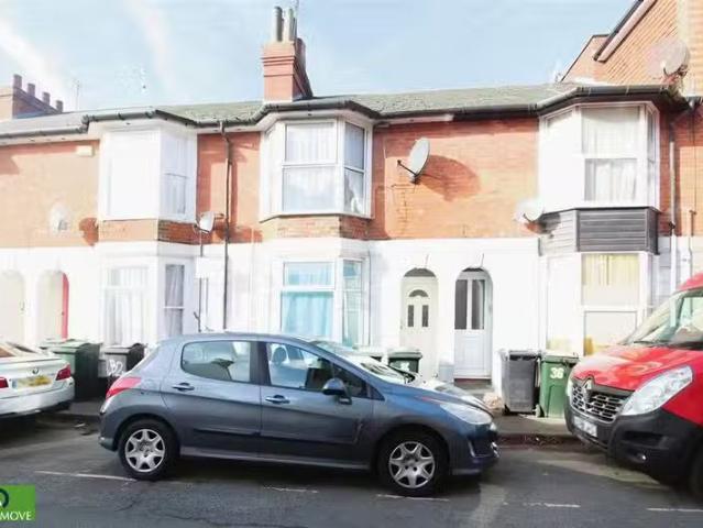 Deal! 1 BA 2 bedroom Mid Terrace Flat to rent, Park Road North.