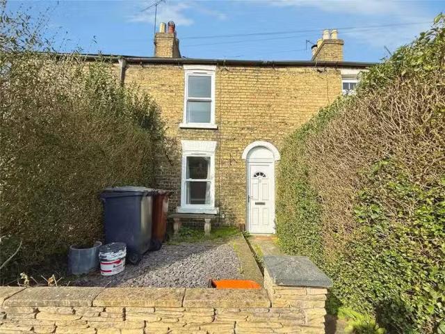 New 1 BA 2 bedroom Mid Terrace House to rent, Church Lane, Lin.