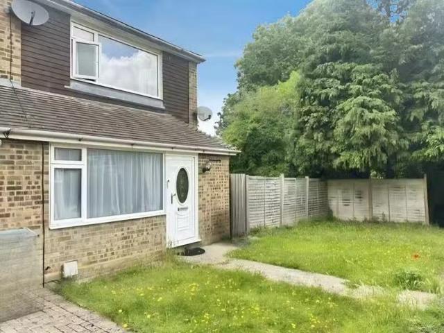 Unique 1 BA 2 bedroom Mid Terrace House to rent, Kilndown Clos.