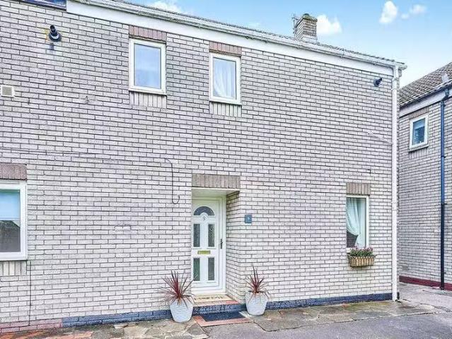 Cheap 1 BA 2 bedroom Mid Terrace House to rent, Jubilee Road.