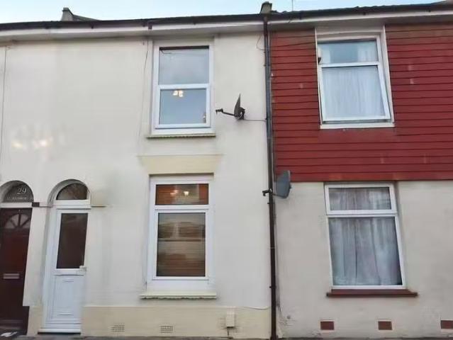 Cozy 1 BA 2 bedroom Mid Terrace House to rent, St. Stephens Ro.