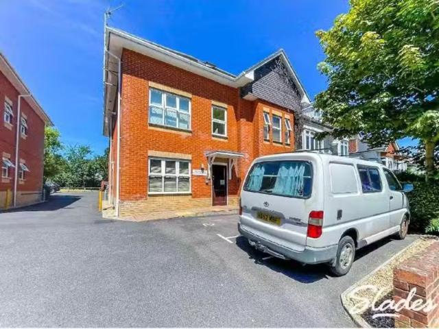Charming 1 BA 2 bedroom apartment for rent in 12 Castlemain Av.