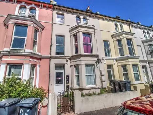 Deal! 1 BA 2 bedroom apartment for rent in Town Centre Refurbi.
