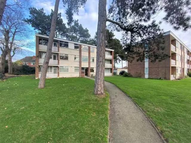 Rental! 1 BA 2 bedroom apartment for rent in All Saints Road.