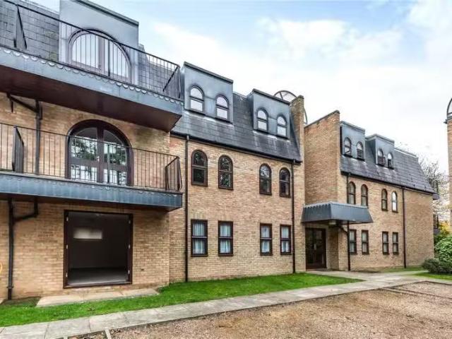 Deal! 1 BA 2 bedroom apartment for rent in Amberley House, Bur.