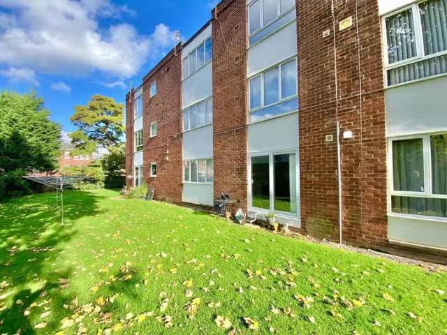 Just in! 1 BA 2 bedroom apartment for rent in Cammell Court, P.