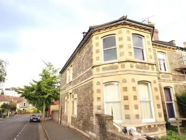 Rental! 1 BA 2 bedroom apartment for rent in Carnarvon, Redlan.