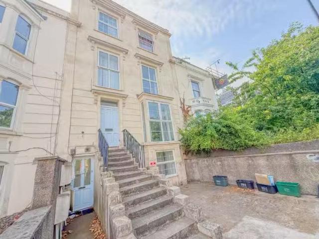 Cozy 1 BA 2 bedroom apartment for rent in Cheltenham Road, Sto.