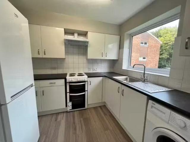 Cheap 1 BA 2 bedroom apartment for rent in Elstree Road, Hemel.