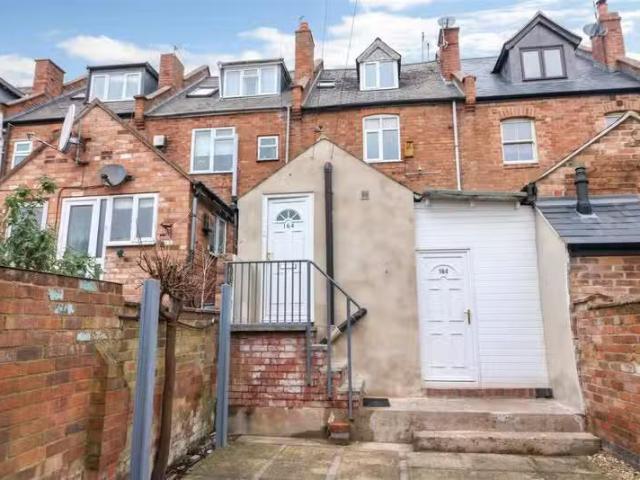 Cheap 1 BA 2 bedroom apartment for rent in Emscote Road, Warwi.
