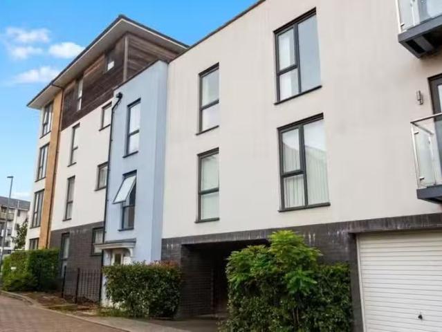Cozy 1 BA 2 bedroom apartment for rent in Hill Tops, Charlton.