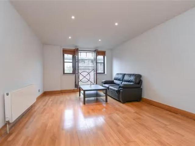 Cheap 1 BA 2 bedroom apartment for rent in Kingsley Mews, Wapp.