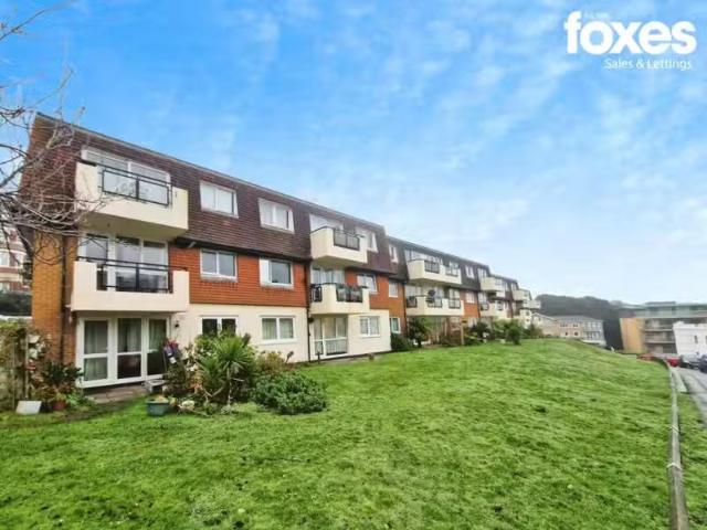 Cozy 1 BA 2 bedroom apartment for rent in Overcombe Court, 22.