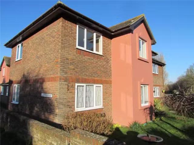 Cozy 1 BA 2 bedroom apartment for rent in Park Road, Harwich.