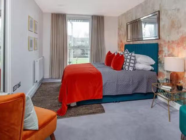 Cozy 1 BA 2 bedroom apartment for rent in South Grove, London.