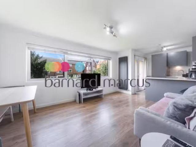 Cozy 1 BA 2 bedroom apartment for rent in South Park Hill Road.