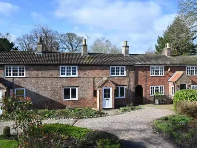 Rental! 1 BA 2 bedroom cottage for rent in Hall Cottages, Aind.