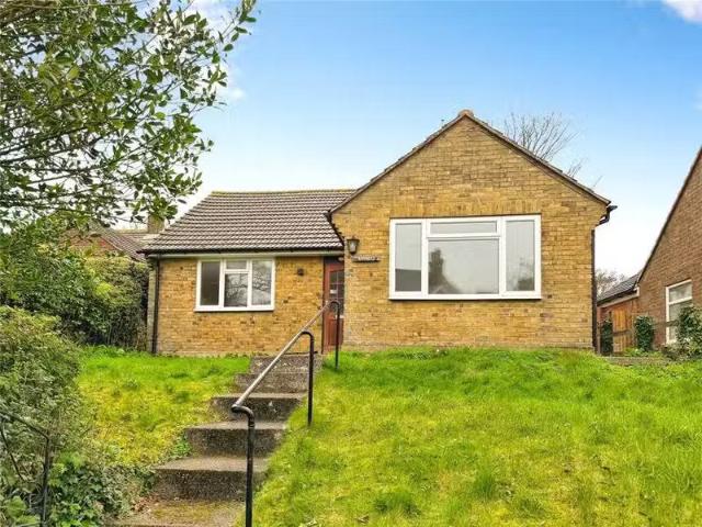 Nice 1 BA 2 bedroom Detached Bungalow to rent, The Rise, Kings.