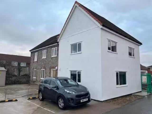 For Rent! 1 BA 2 bedroom detached house for rent in Gloucester.