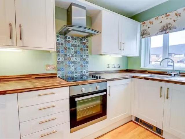 Charming 1 BA 2 bedroom end of terrace house for rent in Battl.