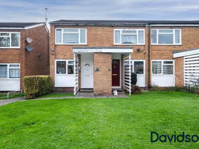 Rental! 1 BA 2 bedroom end of terrace house for rent in Clee R.