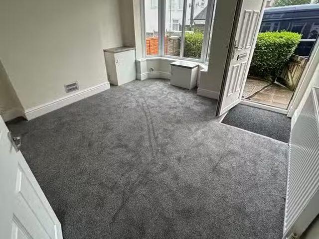 Cozy 1 BA 2 bedroom end of terrace house for rent in Selsey Ro.