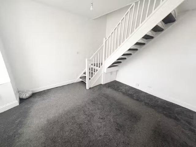 Just in! 1 BA 2 bedroom end of terrace house for rent in Water.