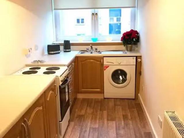 Deal! 1 BA 2 bedroom flat for rent in 182 Oldcroft Place, Aber.