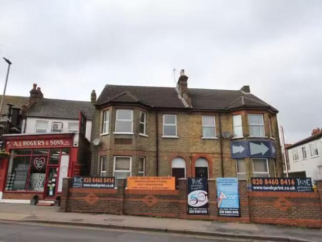 New 1 BA 2 bedroom flat for rent in College Road, Bromley, Lon.