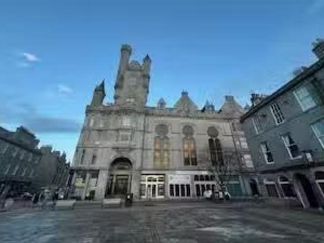 Cheap 1 BA 2 bedroom flat for rent in Castlehill, City Centre.