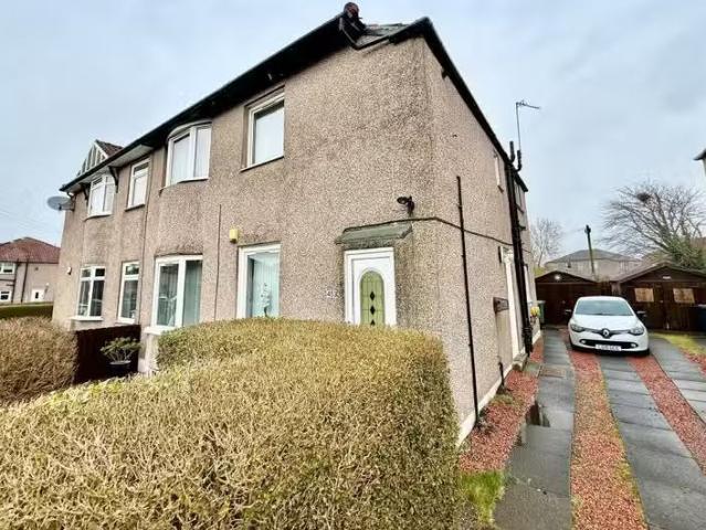 Nice 1 BA 2 bedroom flat for rent in Castlemilk Road, Croftfoo.