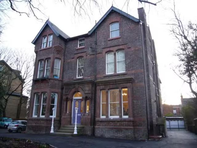 Deal! 1 BA 2 bedroom flat for rent in Aigburth Drive, Liverpoo.