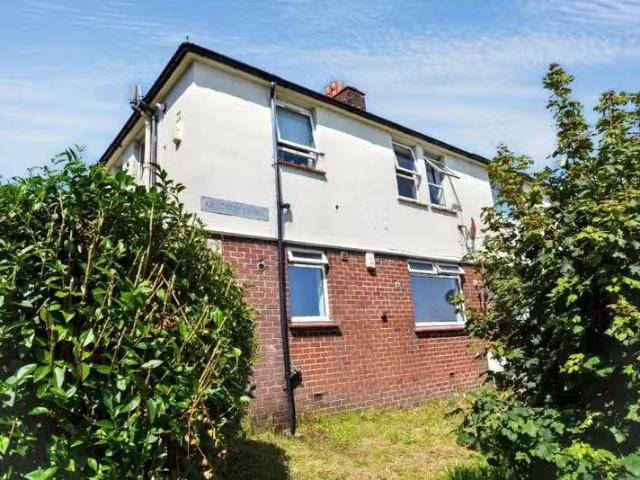 Nice 1 BA 2 bedroom flat for rent in Ardgour Road, Kilmarnock.