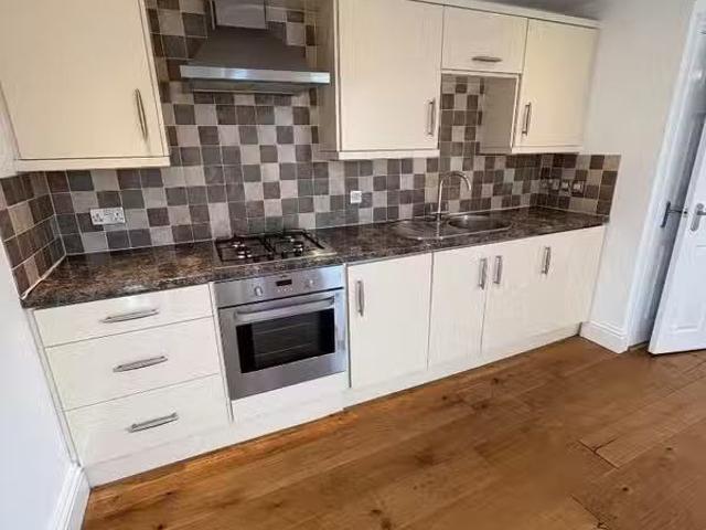 Cozy 1 BA 2 bedroom flat for rent in Ashley Down Road, Bristol.