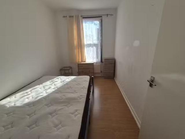For Rent! 1 BA 2 bedroom flat for rent in Barking Road, London.