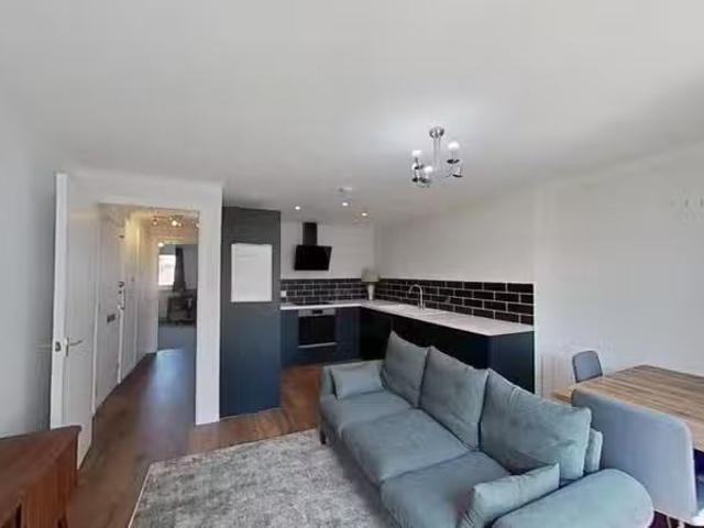 Rental! 1 BA 2 bedroom flat for rent in Broughton Road, Edinbu.