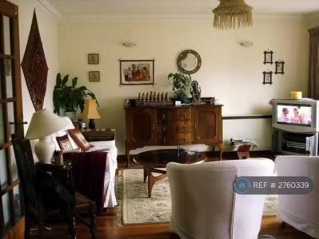 Cozy 1 BA 2 bedroom flat for rent in Bycullah Road, Enfield, EN2